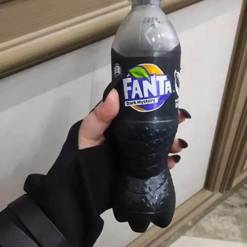 Попробовал новую Fanta Dark Mystery. Крутая идея, ужасное исполнение