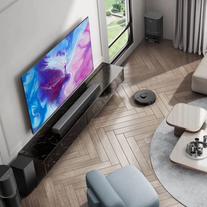 QLED-телевизор TCL сливают со скидкой. Он идеально впишется в интерьер ...