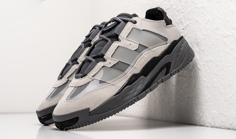 Необычные кроссовки от adidas Originals обесценились на Joom. Их дизайн ...