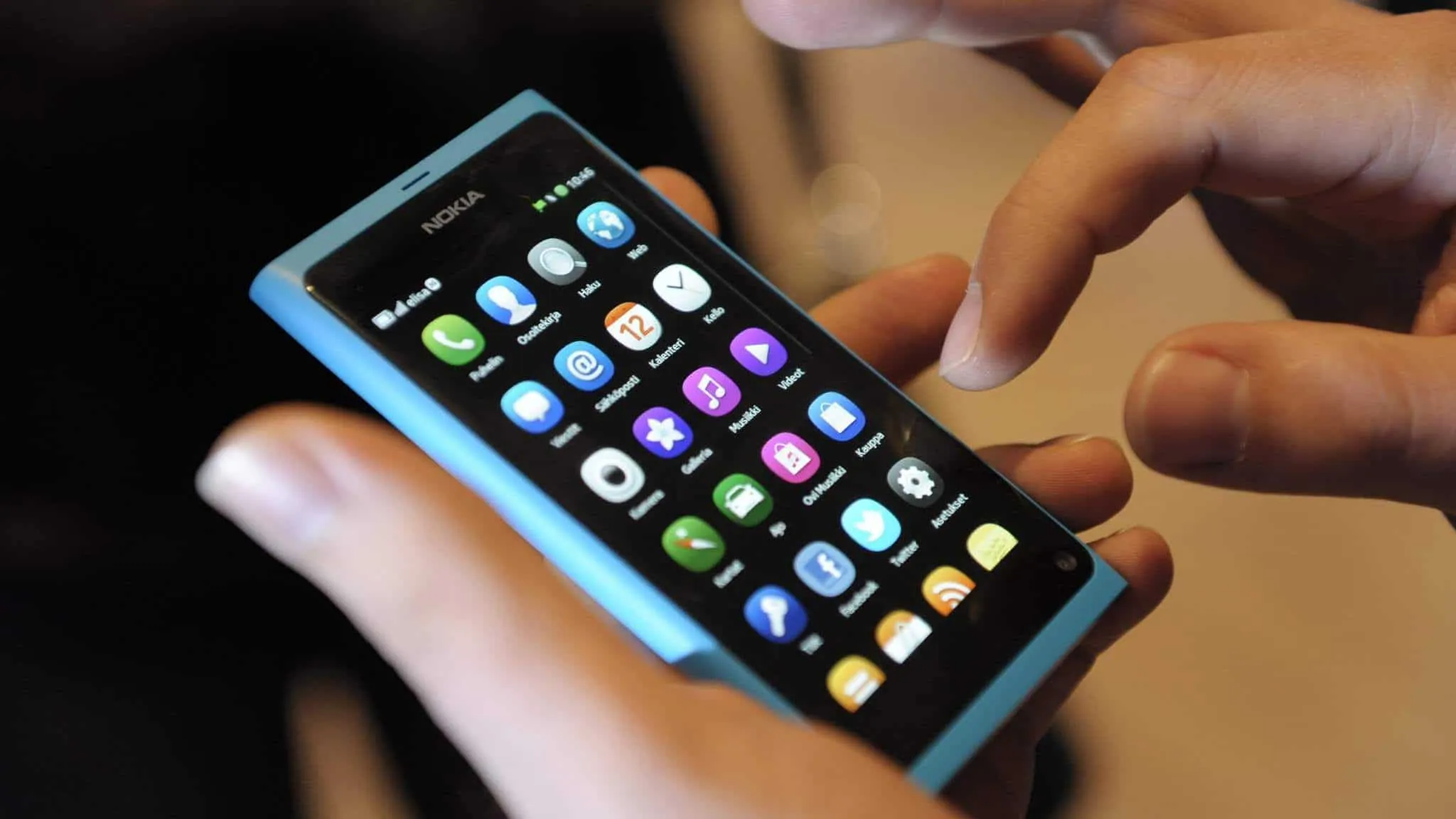 Nokia выпустила самый уродливый смартфон года. Привет из 2009-го